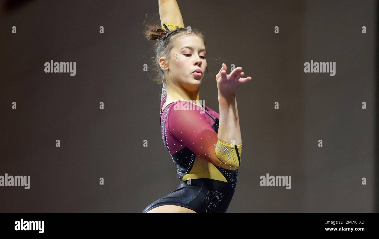 Arizona State's Kayla Lee competes on the balance beam during an NCAA ...