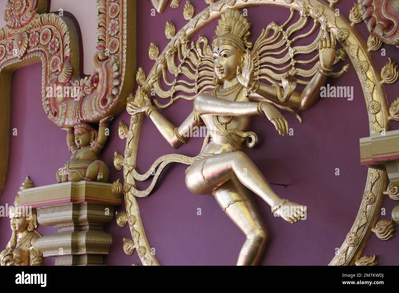 statue of an hindu divinity (shiva ?) in a teple (sri thendayuthapani ...