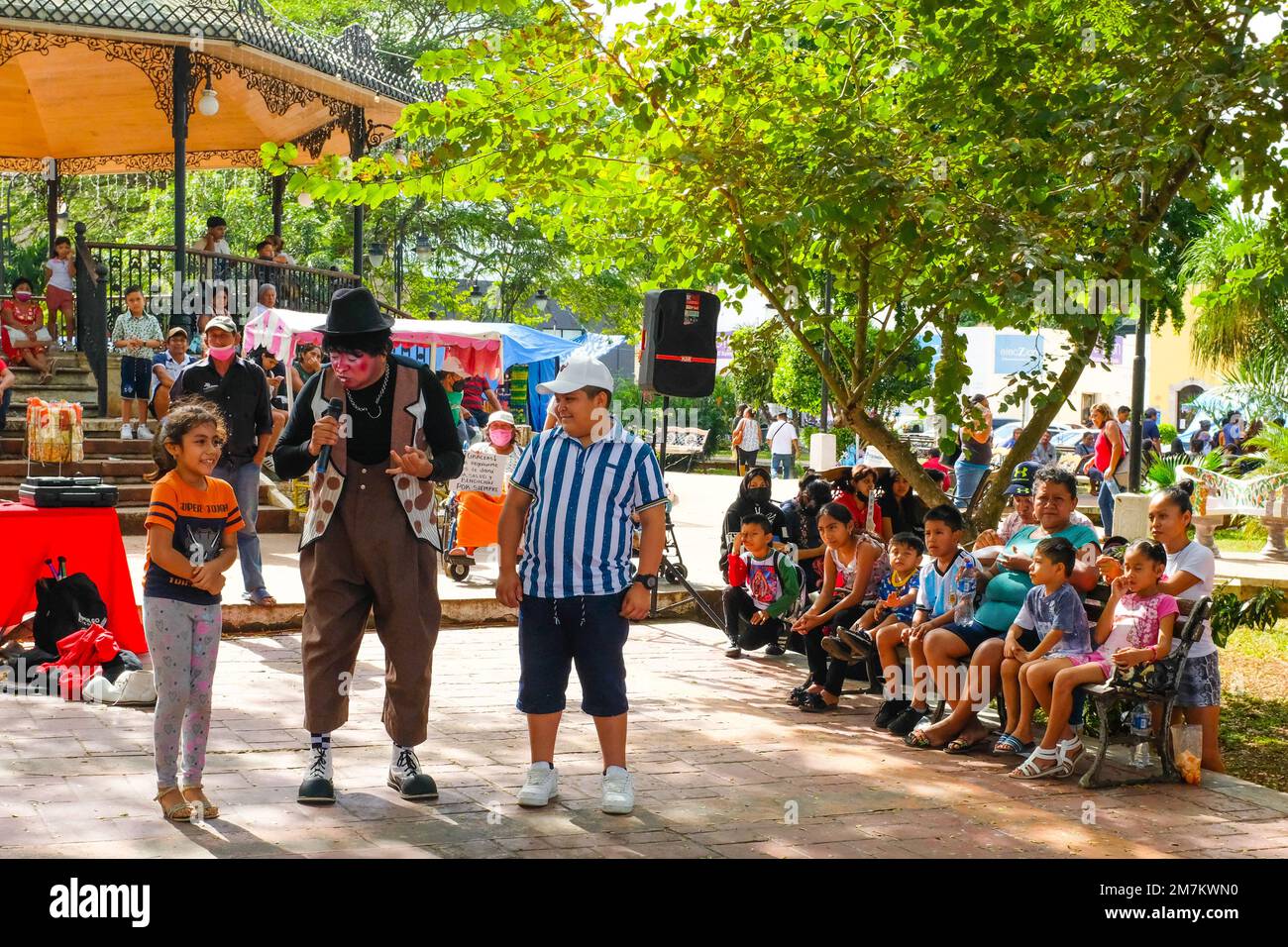 Clown entertaining children at the main plaza in Tizimin, Yucatan ...