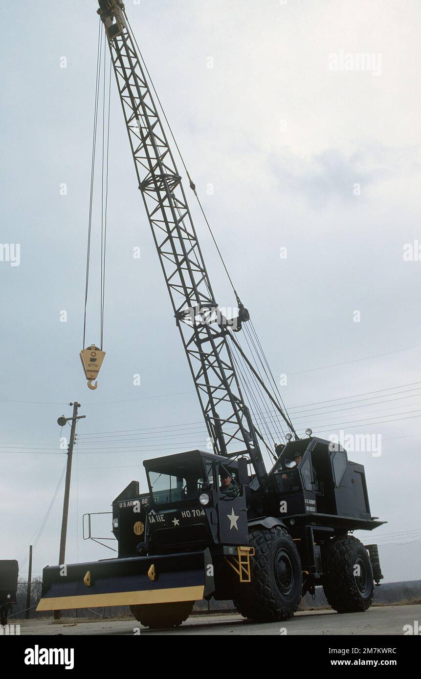 A US Army truck-mounted crane. Country: Unknown Stock Photo - Alamy