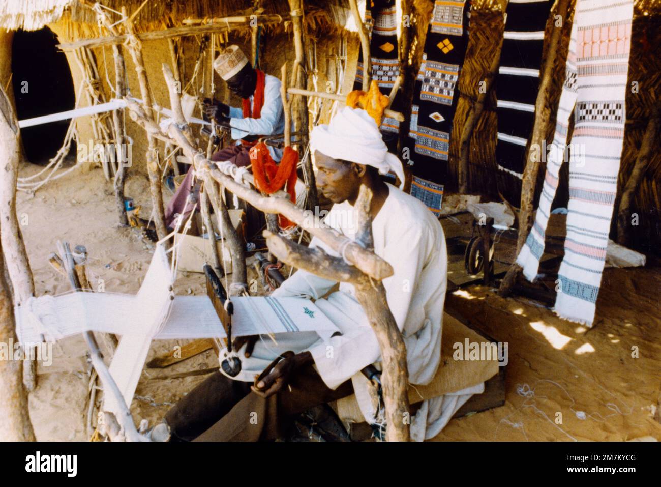 Man weaving loom hi-res stock photography and images - Alamy