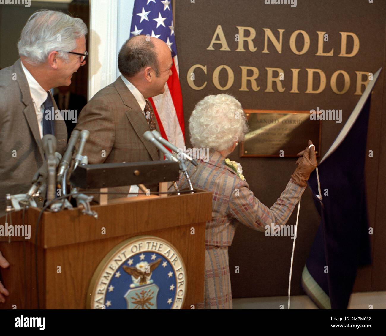 Secretary of Defense Melvin R. Laird, center, hosts the dedication of ...