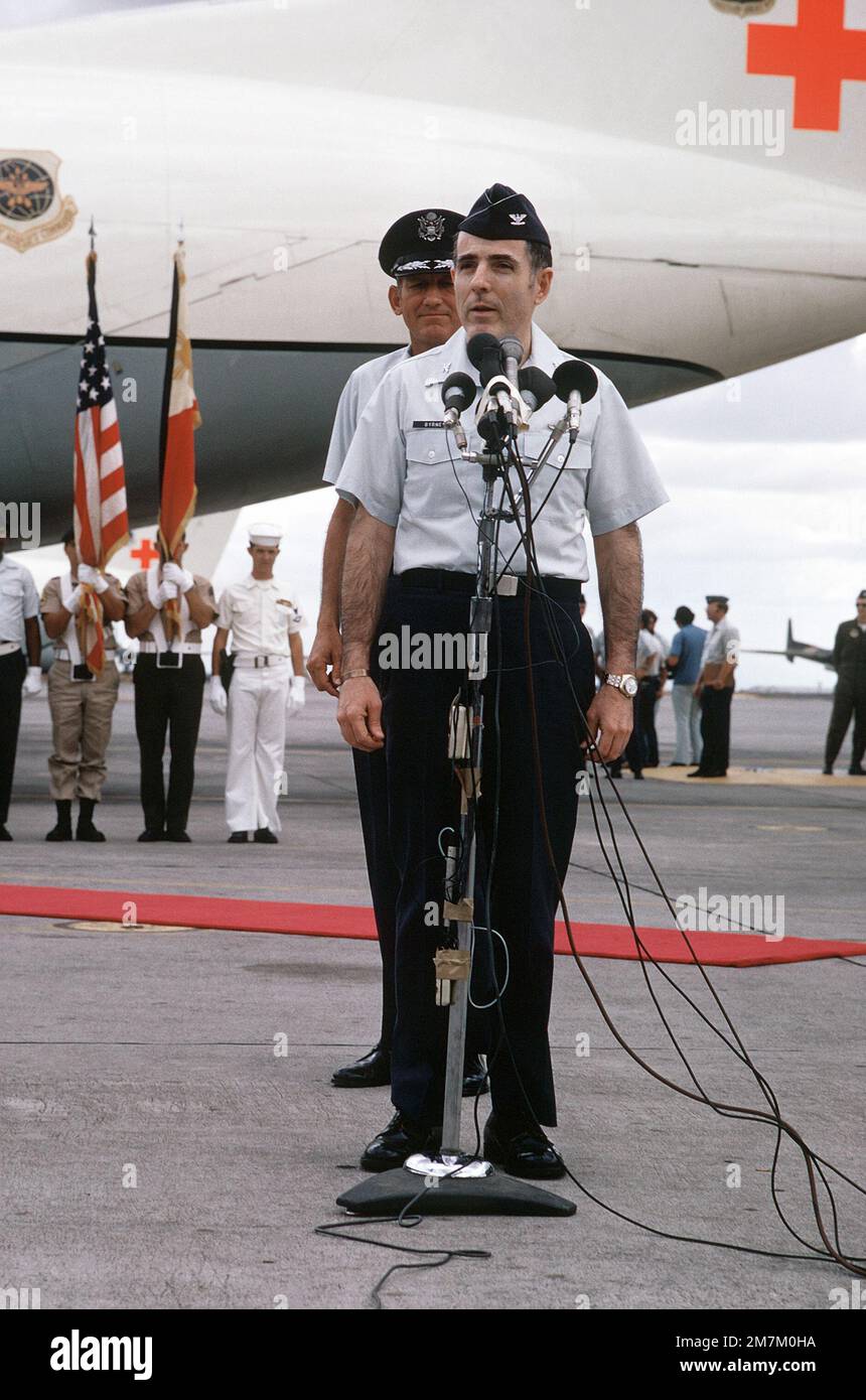 Former POW and U.S. Air Force COL Ronald Edweard Byrne Jr. talks to ...