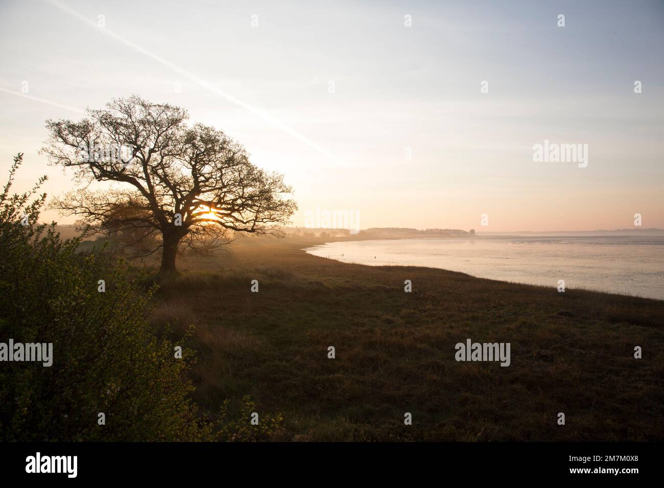 Outdoor dawn and river hi-res stock photography and images - Alamy