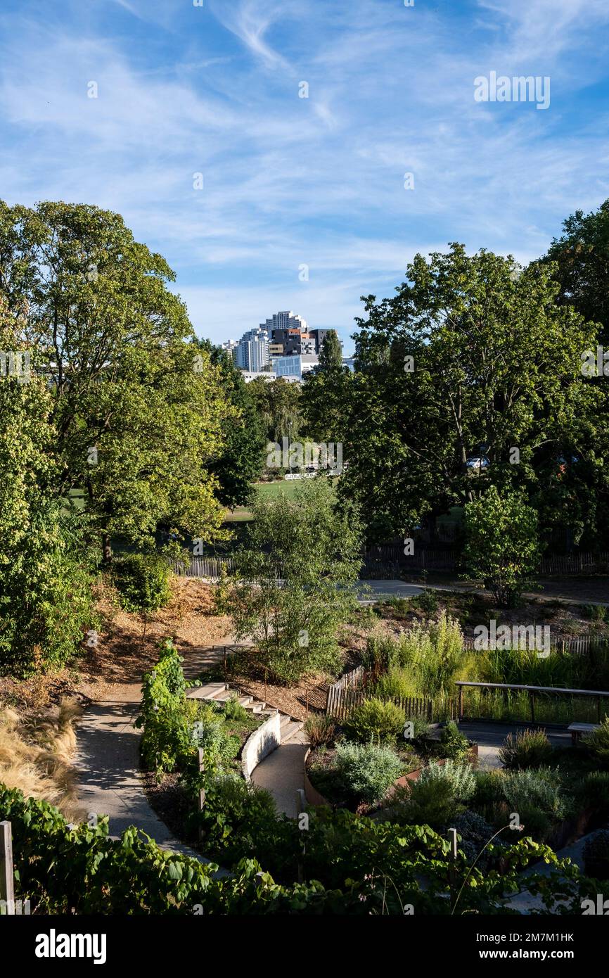 Issy-les-Moulineaux (Paris area): parc de l'Ile Saint-Germain, a park ...