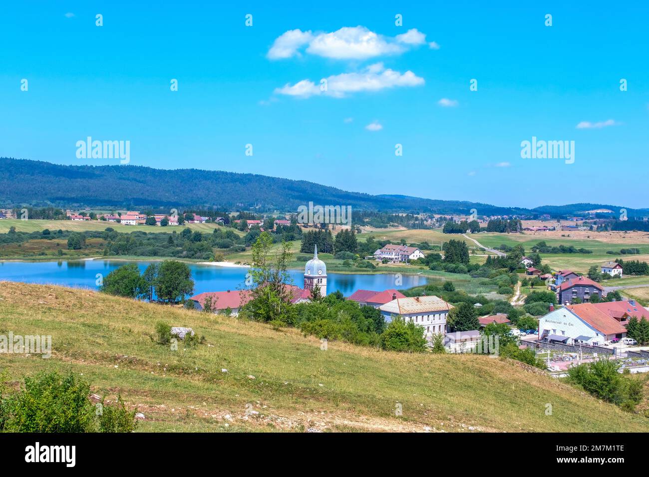 Grande-Riviere Chateau (central-eastern France): overview of the lake ...