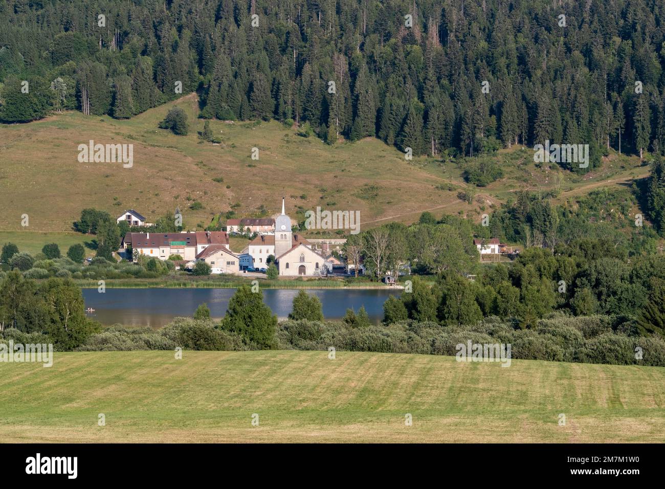 Grande-Riviere Chateau (central-eastern France): overview of the lake ...
