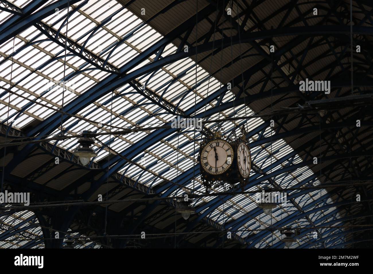 Clock in the subway hi-res stock photography and images - Alamy