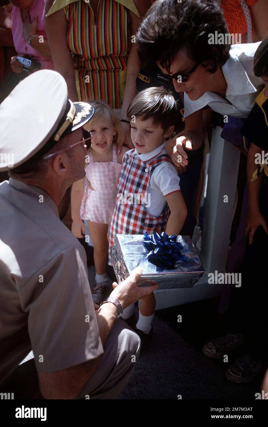 Ex-POW and U.S. Navy CPT Ernest Milvin Moore Jr., (Captured 11 Mar 67 ...