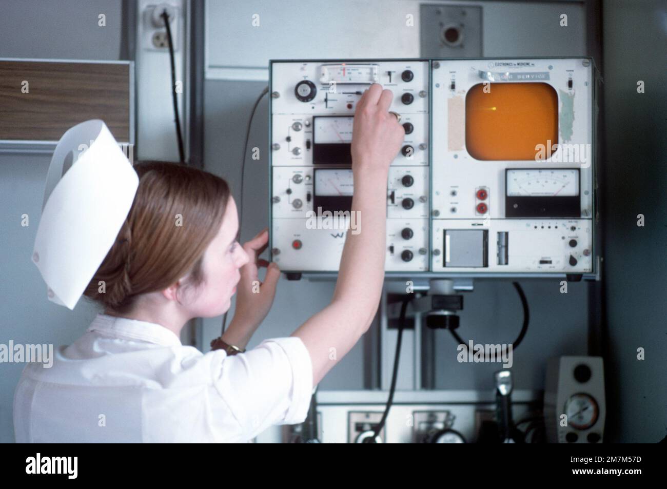 Nurse checks a monitor hi-res stock photography and images - Alamy