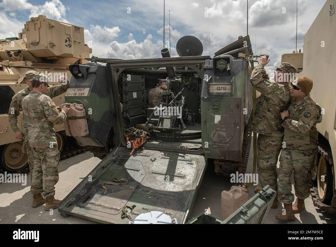 Soldiers from the Idaho Army National Guard’s, 2-116th Combined Arms ...