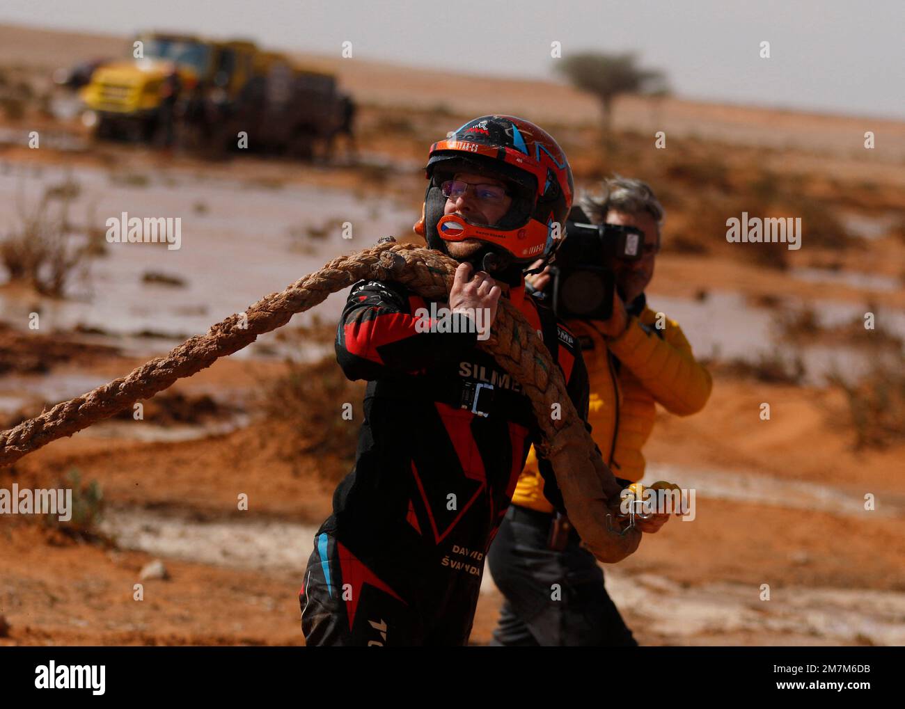 Rally dakar mechanic hi-res stock photography and images - Alamy