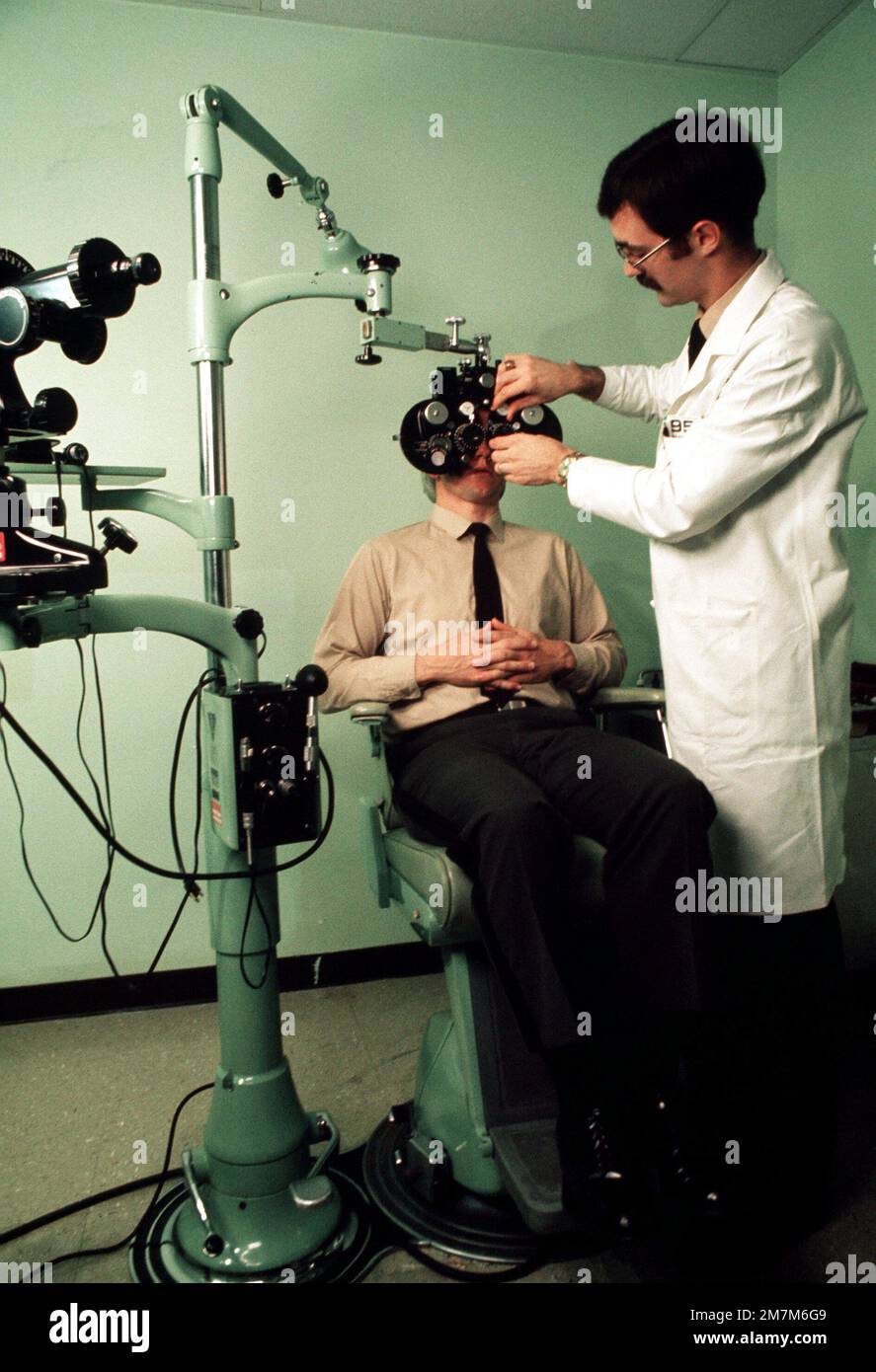 Army medical examination hi-res stock photography and images - Alamy