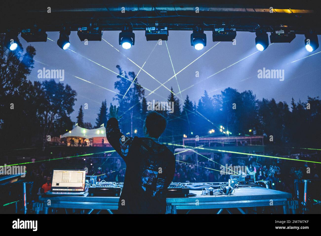 Edm crowd hi-res stock photography and images - Alamy