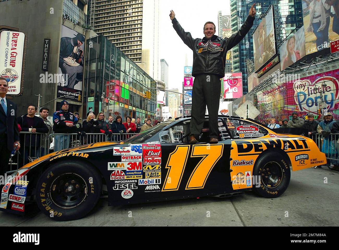 Times square 2003 hi-res stock photography and images - Alamy