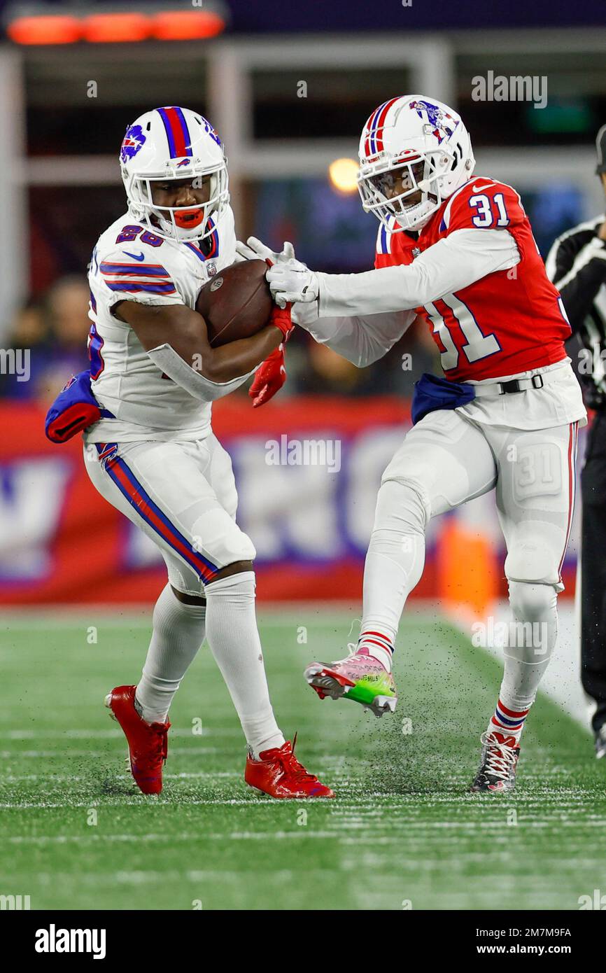 New England Patriots cornerback Jonathan Jones (31) attempts to strip ...