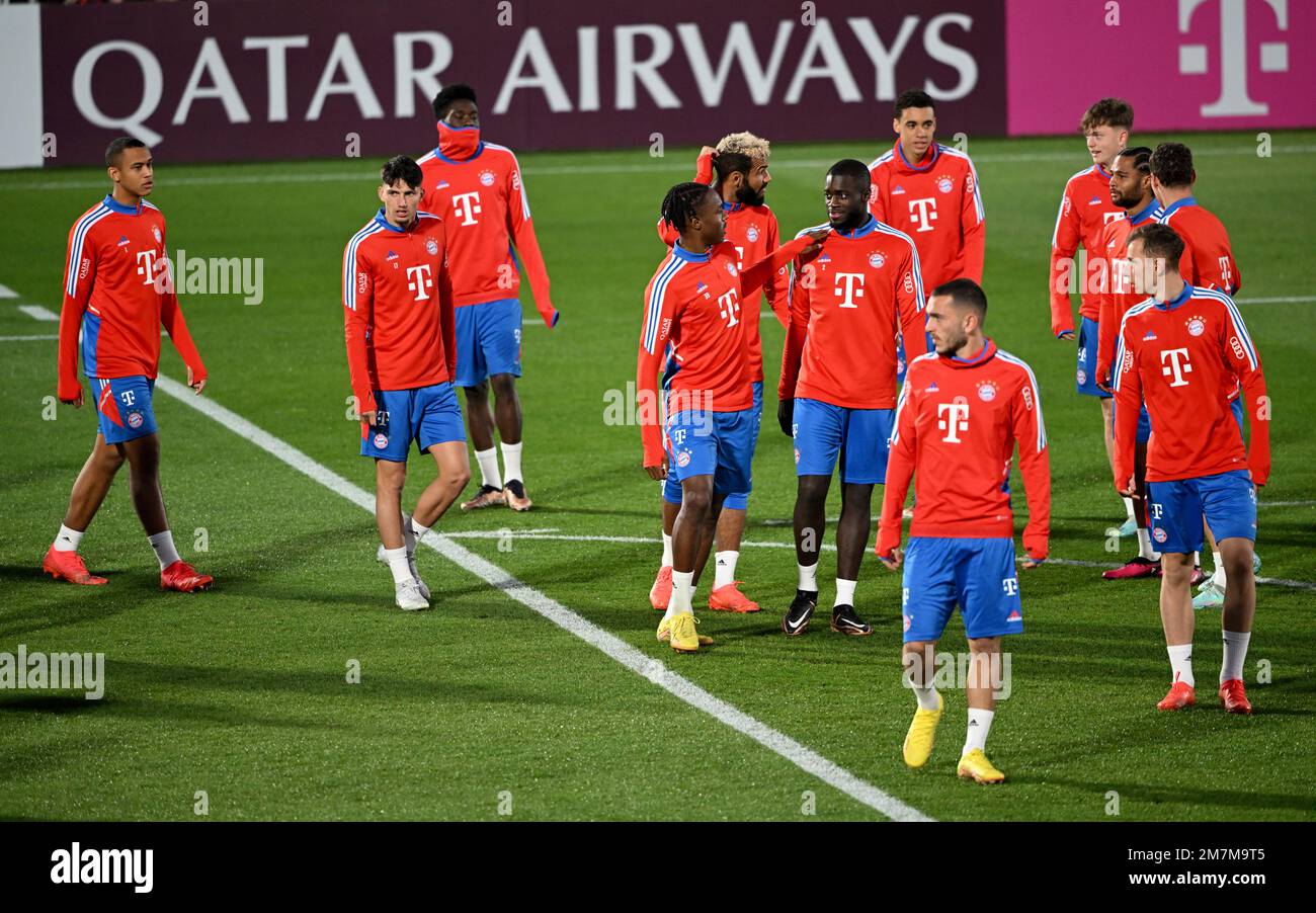 Doha, Qatar. 10th Jan, 2023. The FC Bayern Munich team during a ...