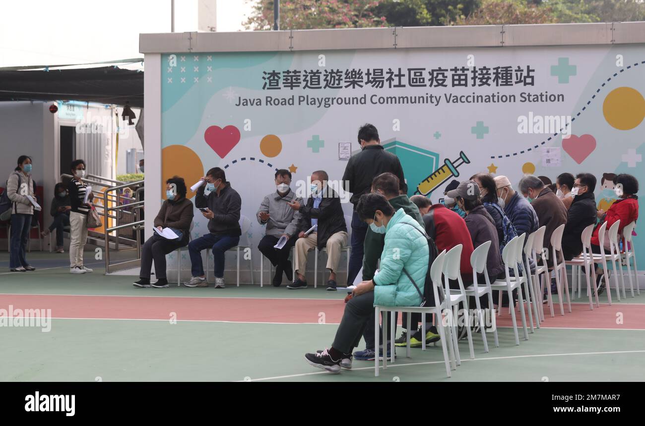 People queue up for Covid-19 vaccines at the community vaccination ...