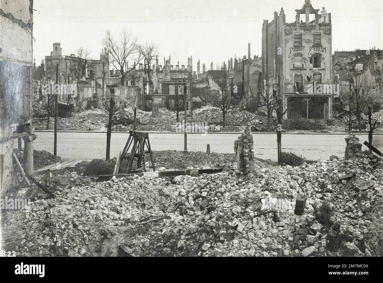 WW1 World War I photo - ruins in Reims, France Stock Photo - Alamy