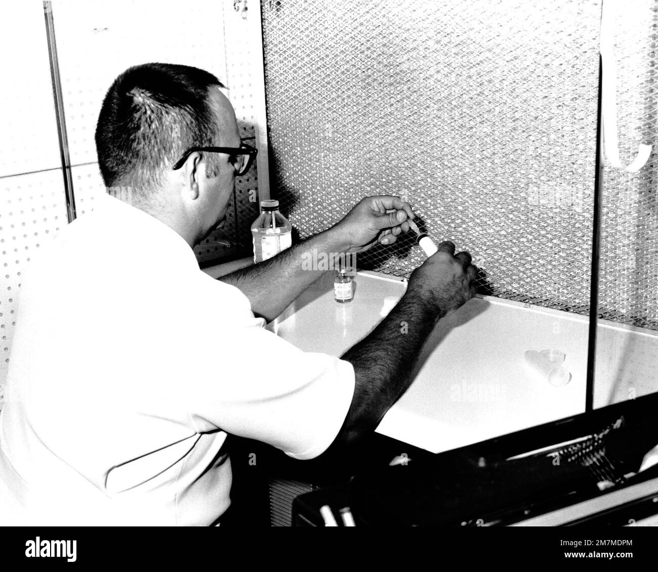 U s army personnel clean hi-res stock photography and images - Alamy