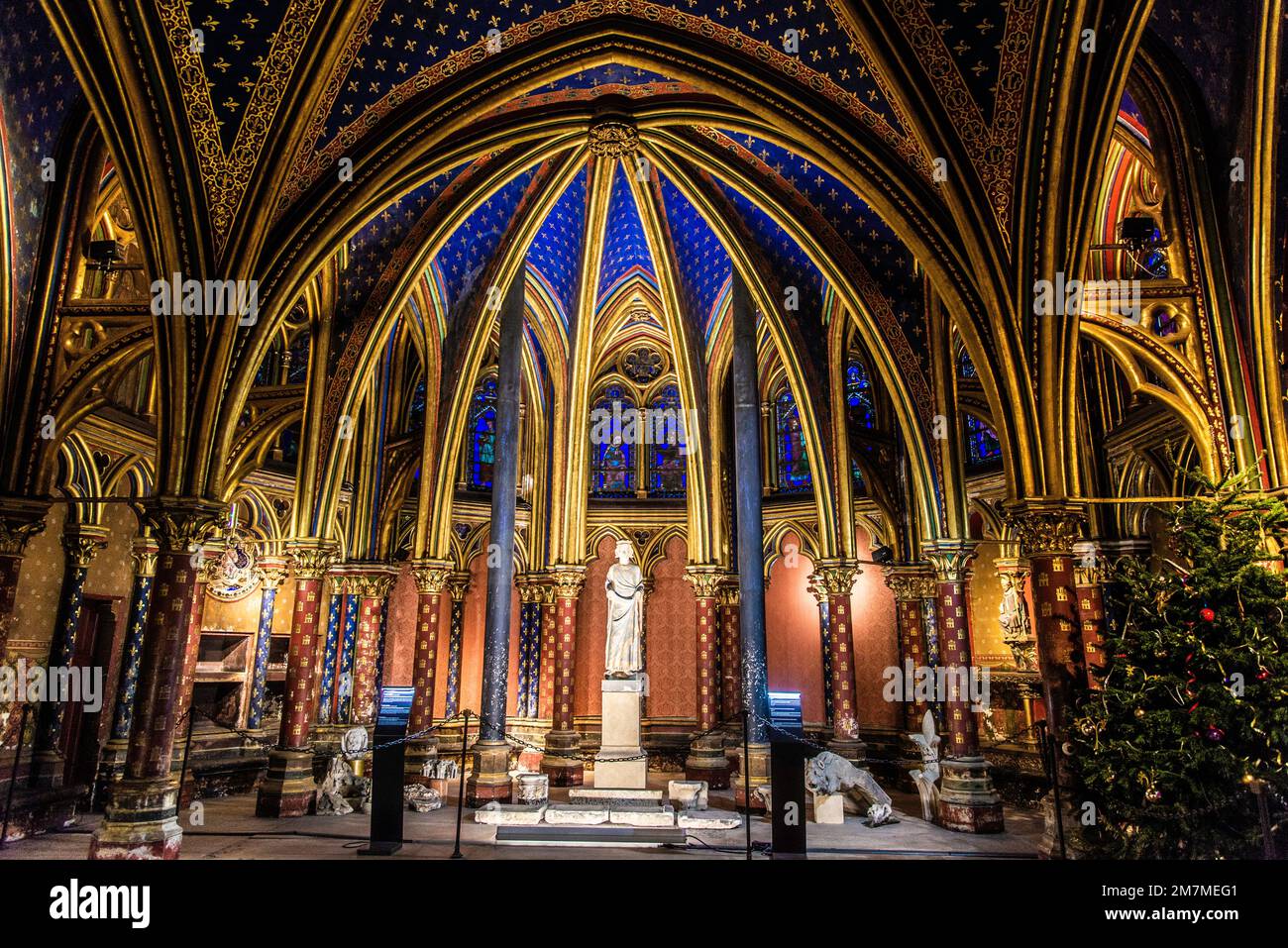 Altar illuminated architecture hi-res stock photography and images - Alamy