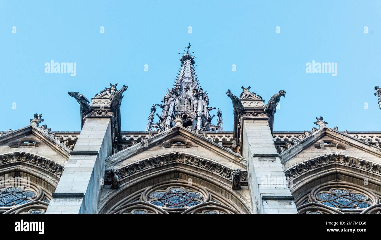 Paris, France - Dec. 27 2022: The Gothic style Gargoyle on the roof of ...