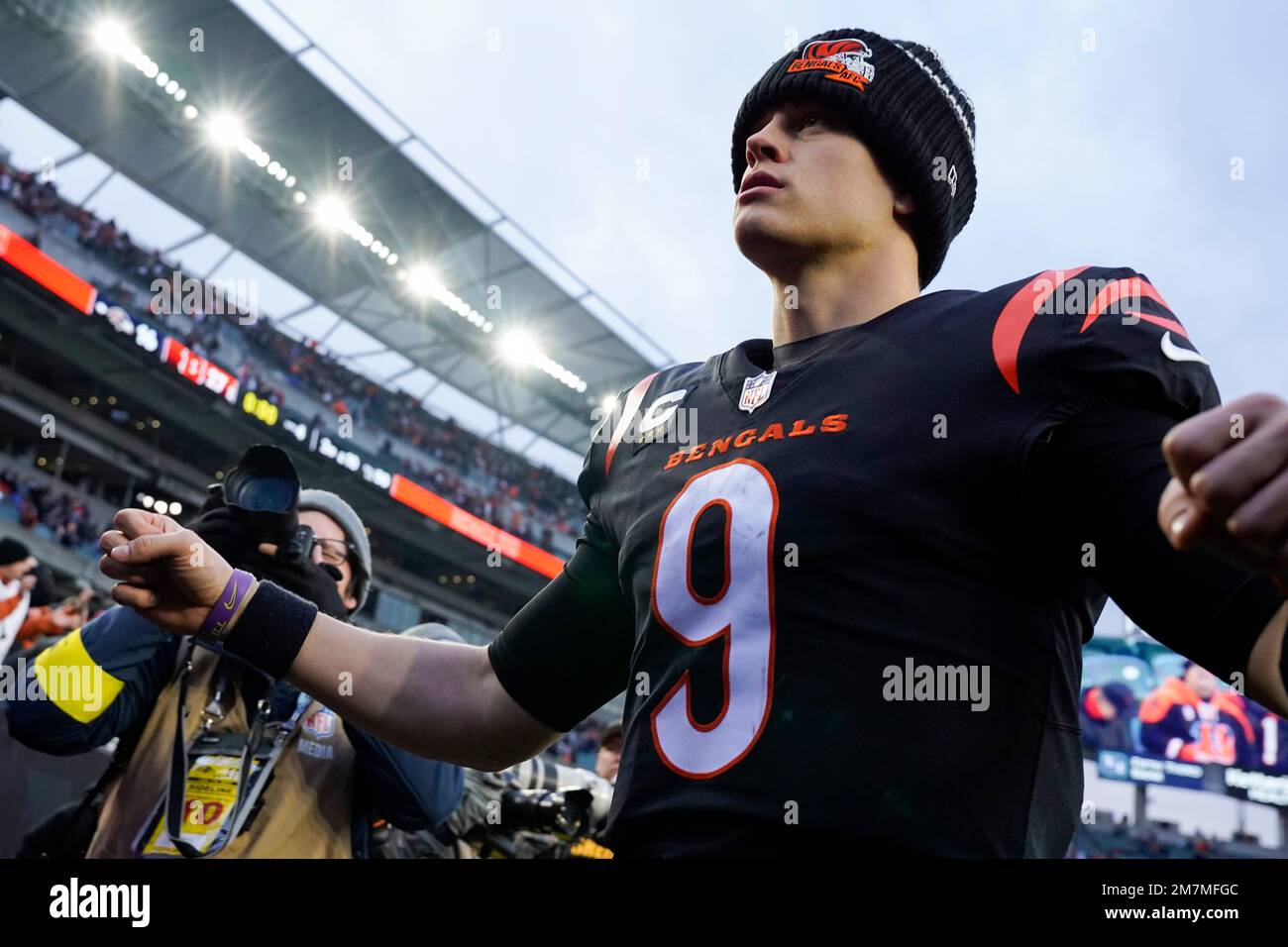 Cincinnati Bengals quarterback Joe Burrow (9) leaves the field after an ...