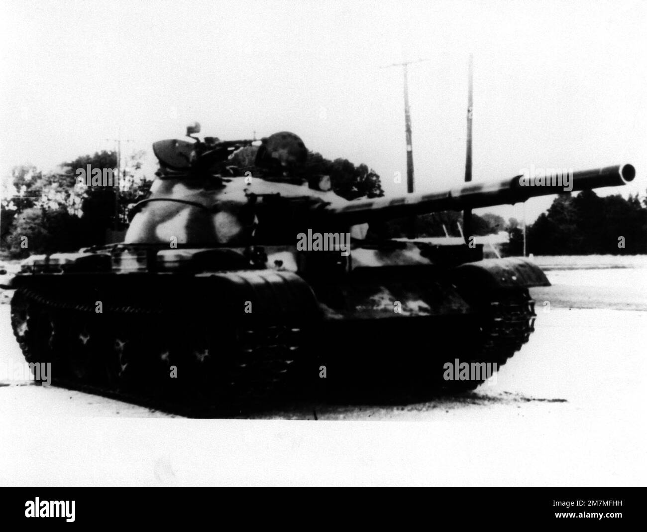 A right front view of a Soviet T-62 medium tank. Country: Unknown Stock ...