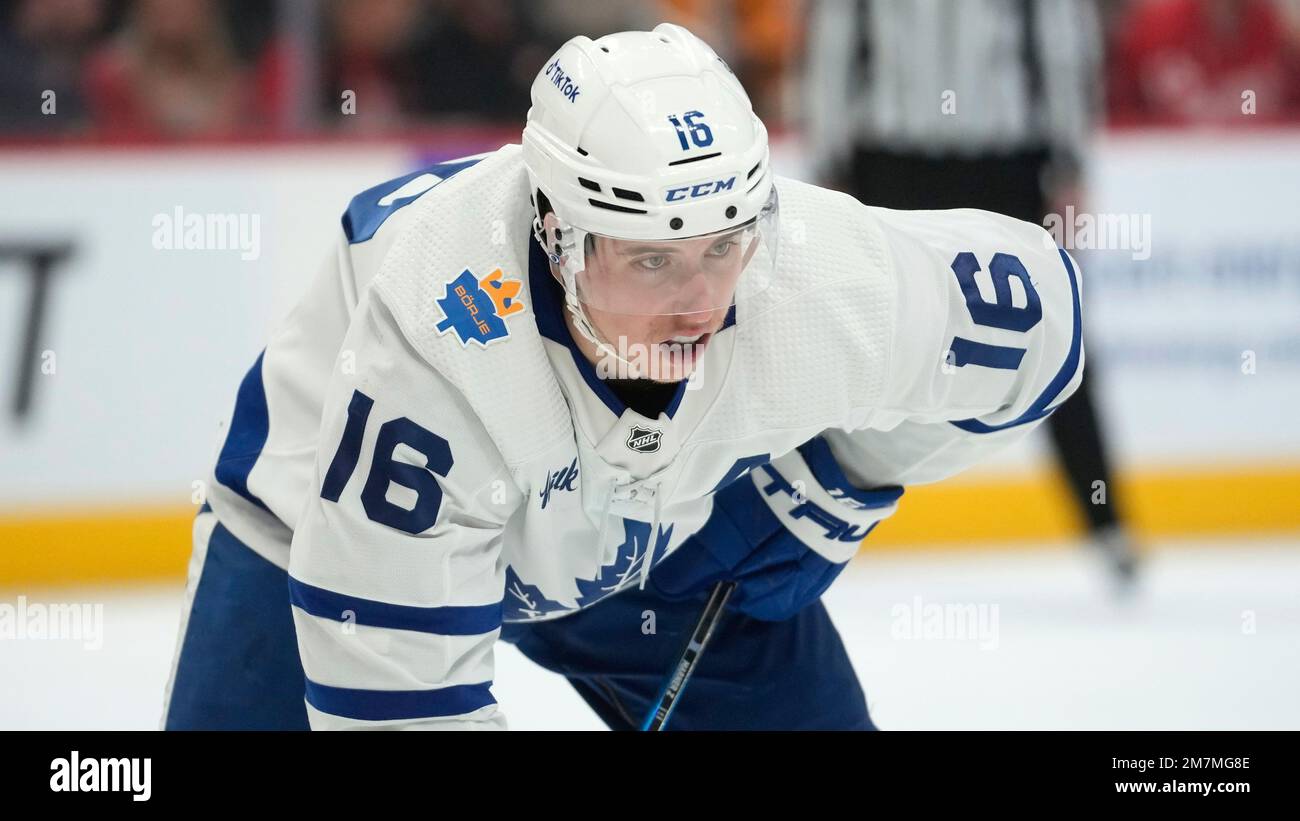 Toronto Maple Leafs right wing Mitchell Marner (16) plays against the ...