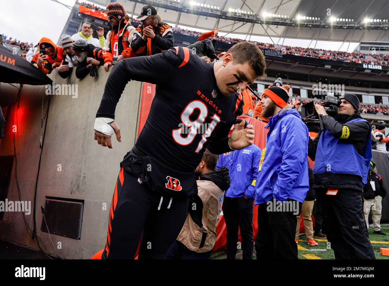 Cincinnati Bengals defensive end Trey Hendrickson (91) enters the field ...