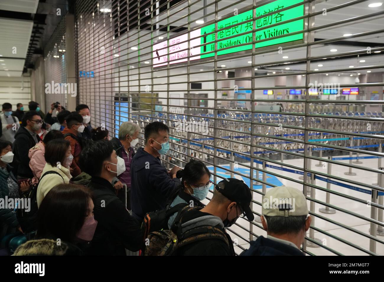 The first batch of cross-boundary passengers cross the Lok Ma Chau Spur ...