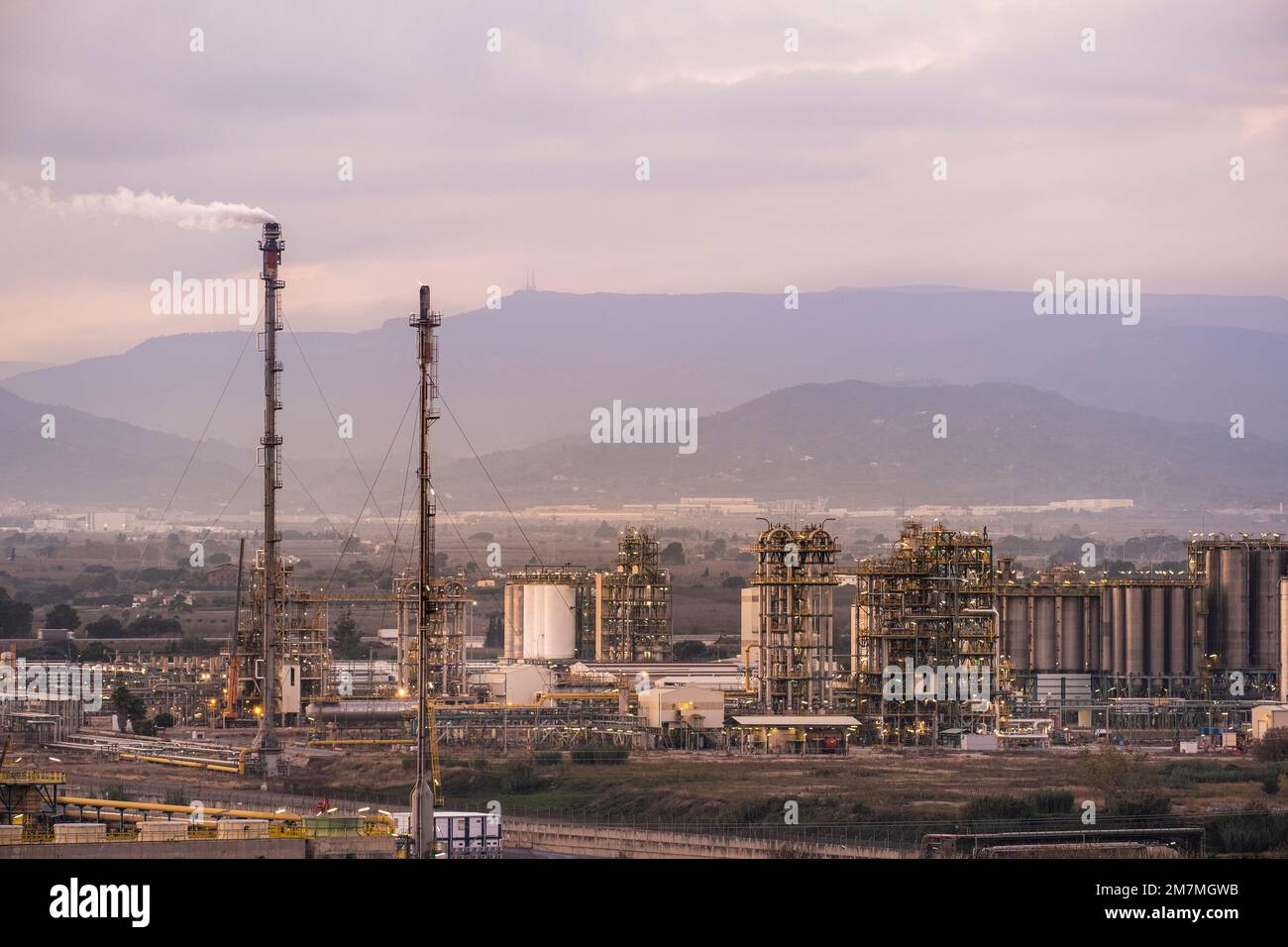 Panoramic view of a petrochemical and refinery industrial area hi-res stock photography and ...