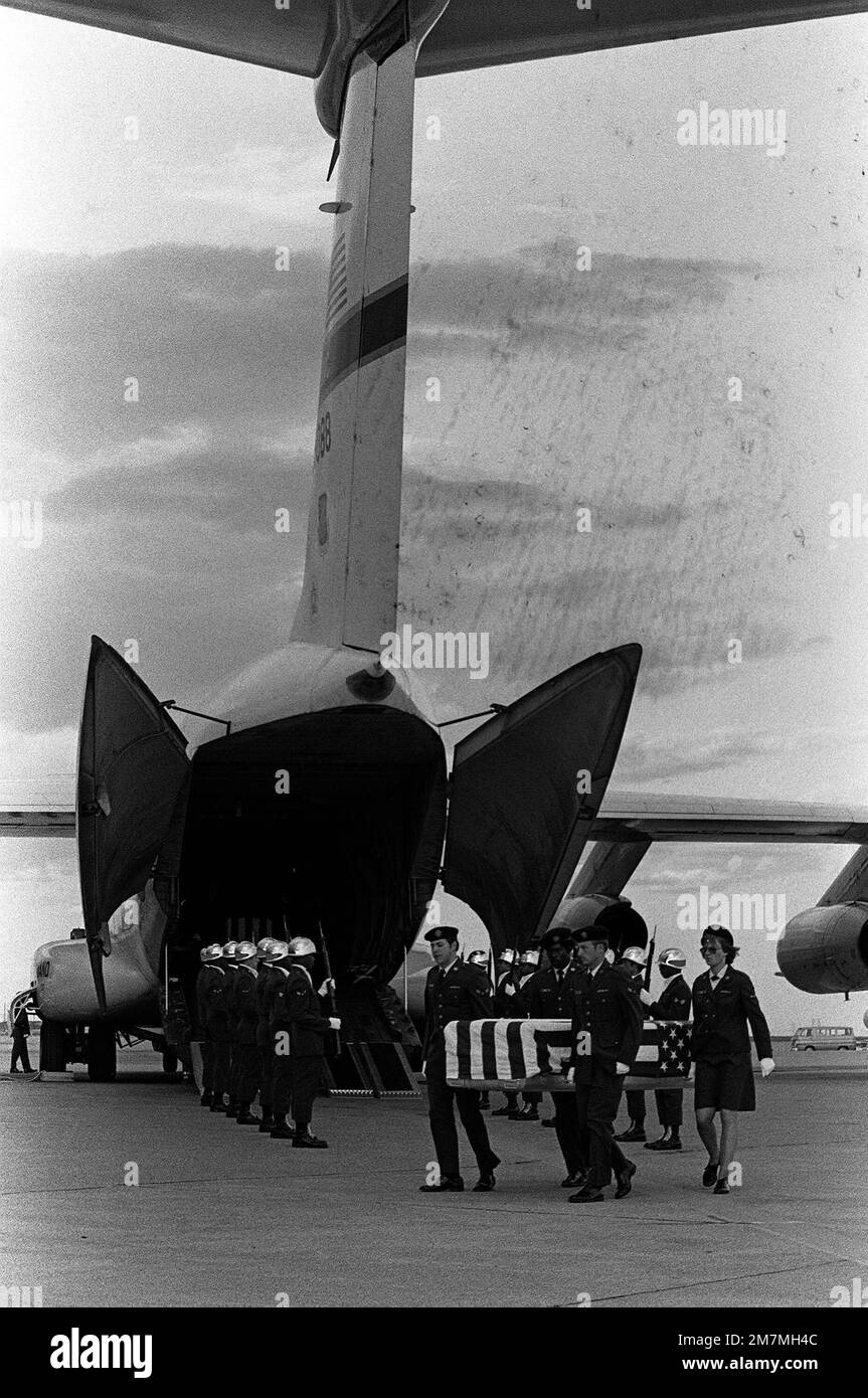 C 141 starlifter Black and White Stock Photos & Images - Alamy