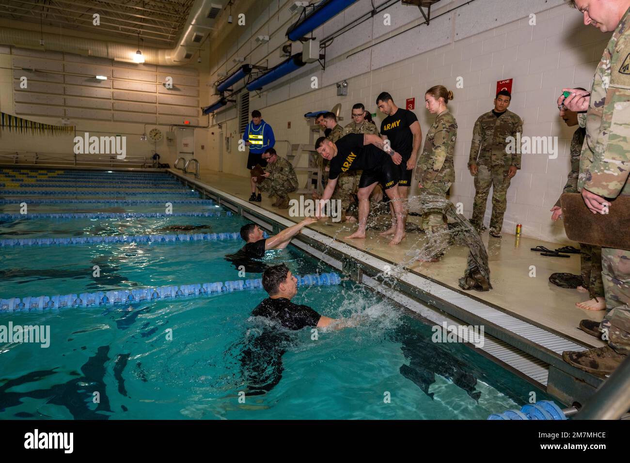 U.S. Army Soldiers with the 1st Battalion, 222d Aviation Regiment ...