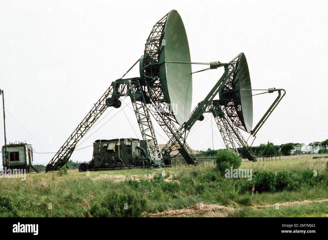 Dish shaped radar antennas hi-res stock photography and images - Alamy