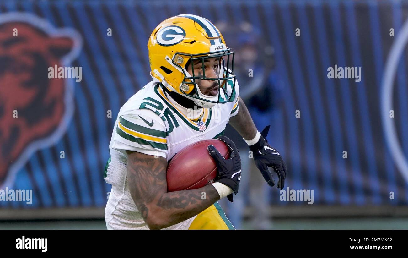 Green Bay Packers' Keisean Nixon returns a kickoff during an NFL ...