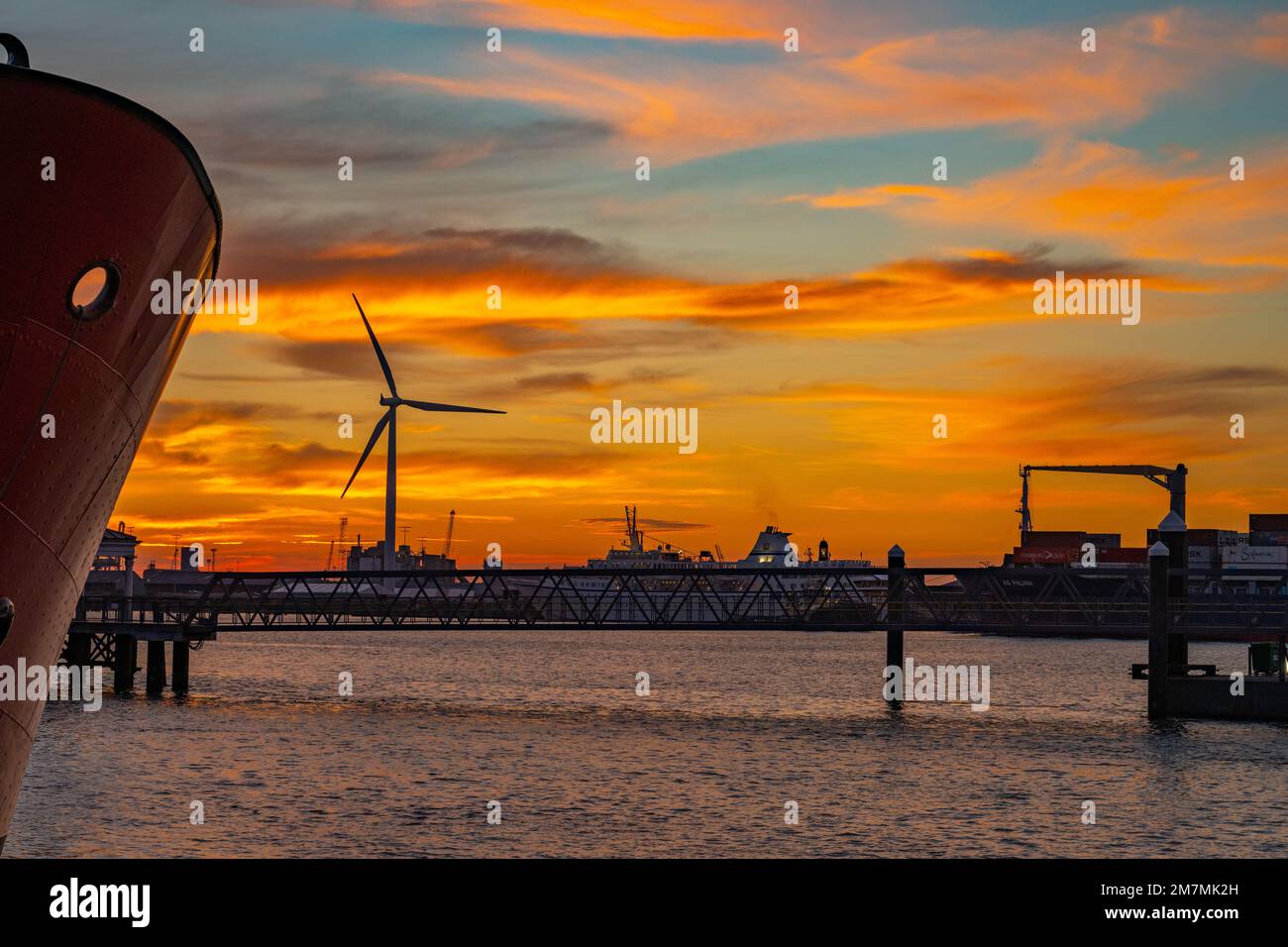 Sunset over Tilbury from Gravesend Kent Stock Photo - Alamy