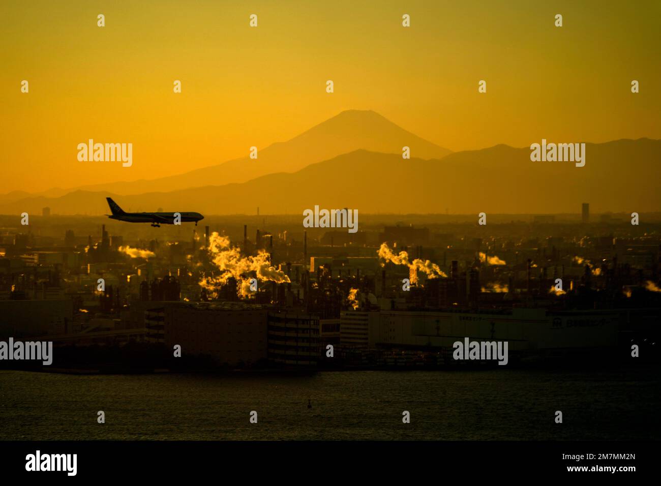 An airplane prepares to land at Haneda Tokyo International Airport ...