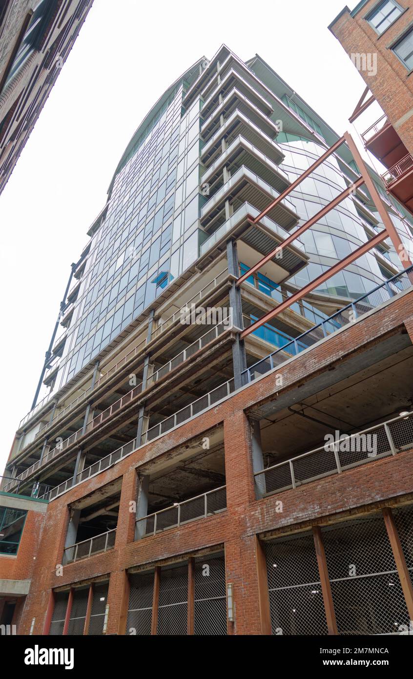 High rise parking garage hi-res stock photography and images - Alamy