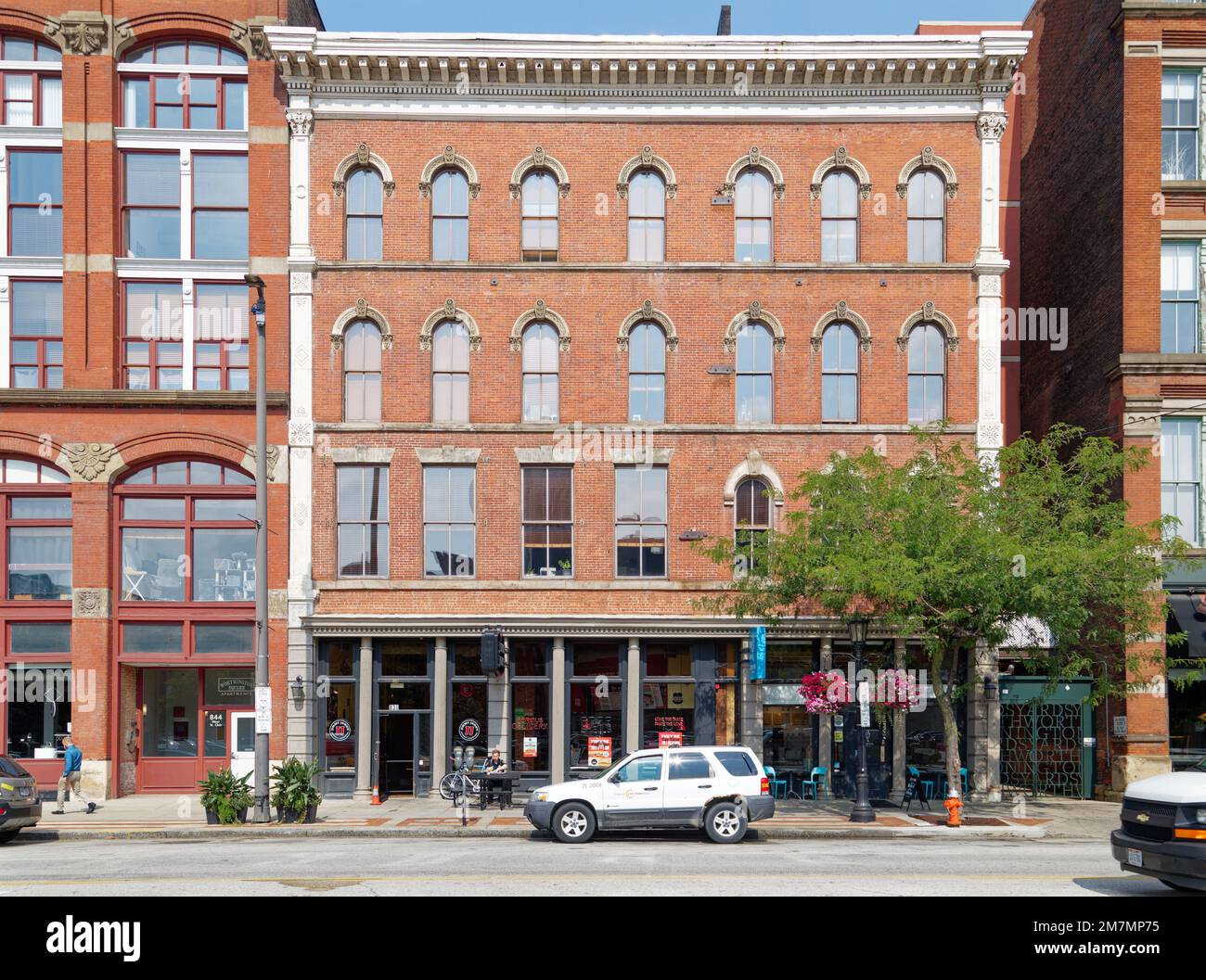 Denticulated cornice hi-res stock photography and images - Alamy