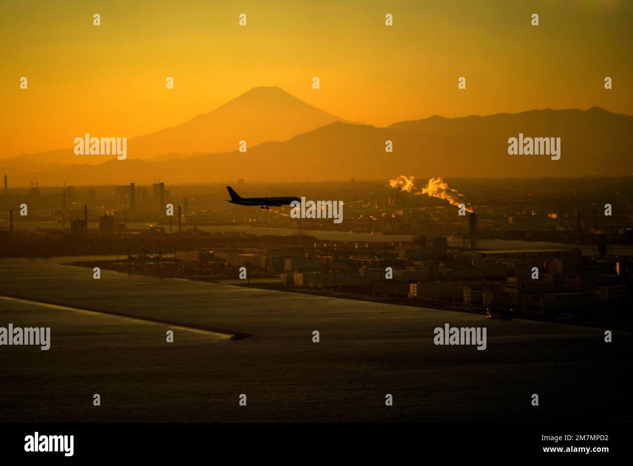 An airplane prepares to land at Haneda Tokyo International Airport ...