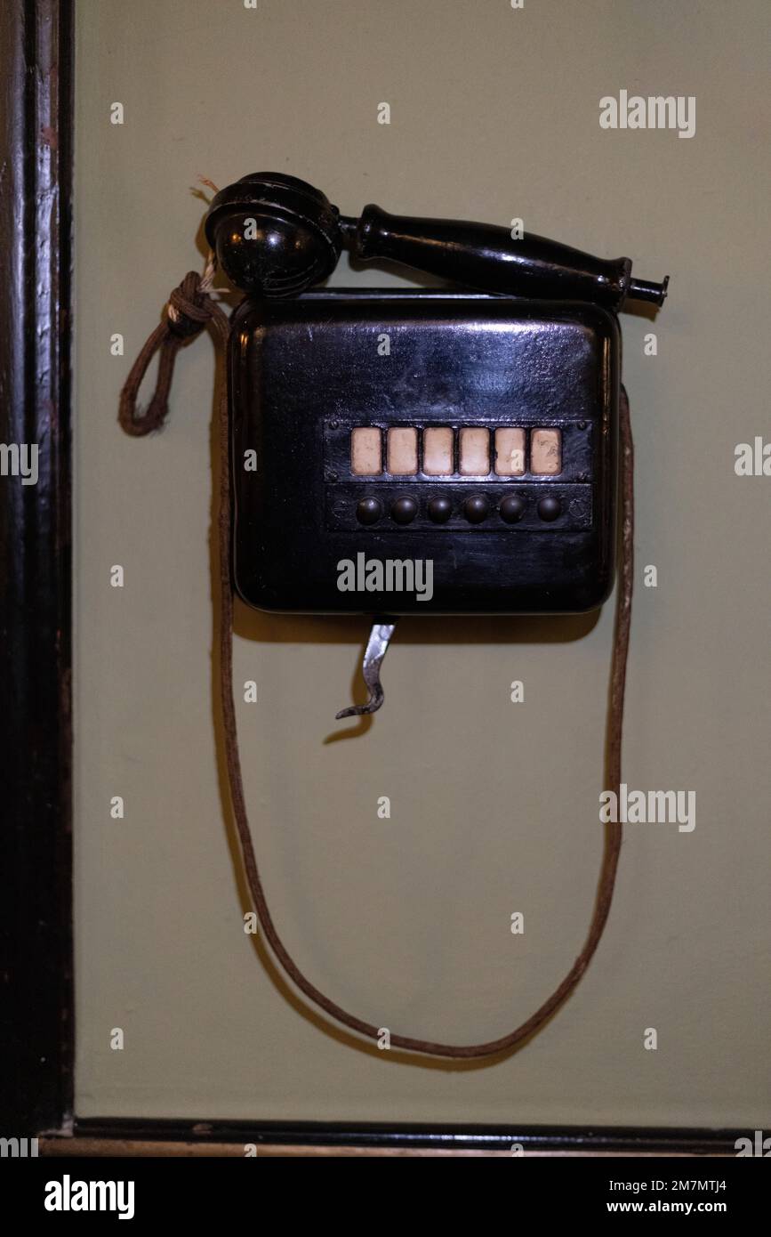 Antique wall phone hi-res stock photography and images - Alamy