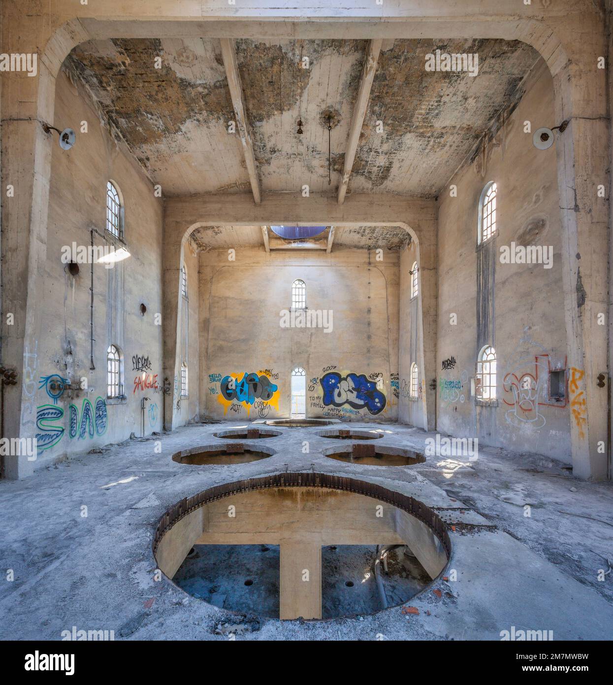 Facade old warehouse hi-res stock photography and images - Alamy