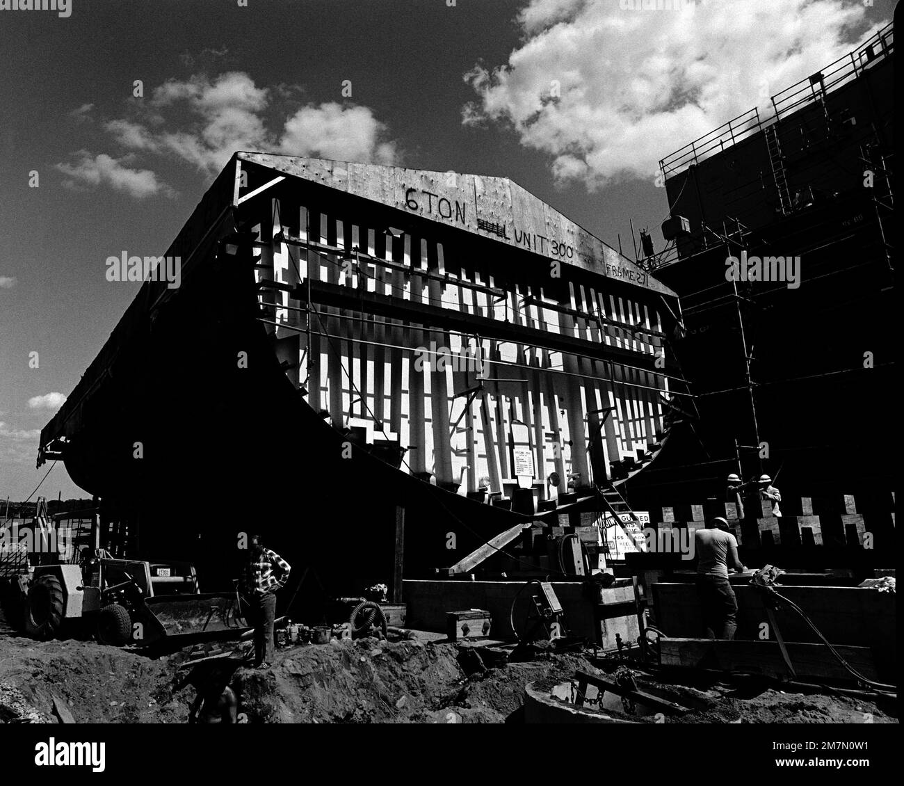 The keel is laid for the guided missile frigate CLARK (FFG-11) at Bath ...