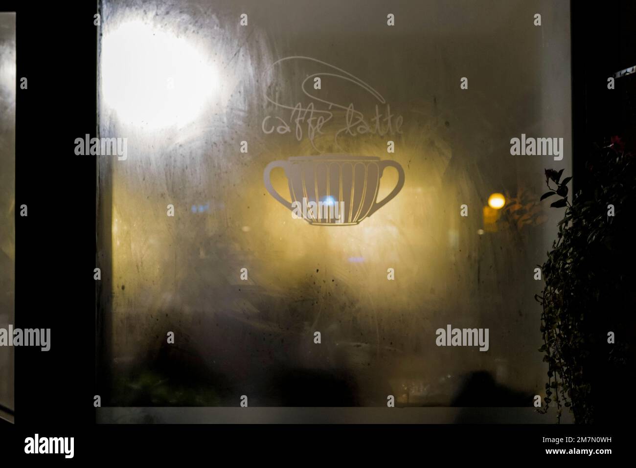 Cafe exterior hi-res stock photography and images - Alamy