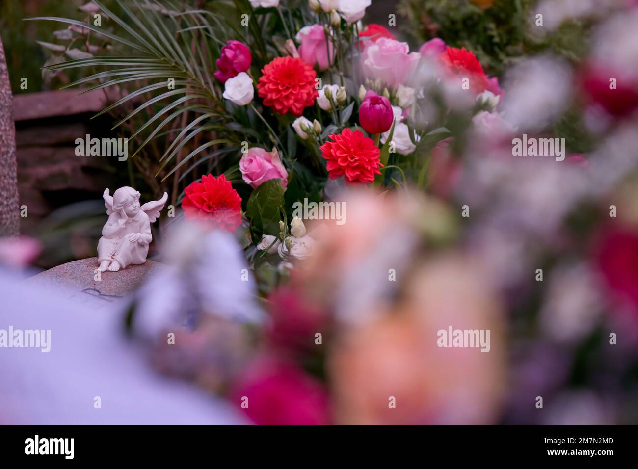 Grave, Decorated, Figure, Angel Stock Photo - Alamy