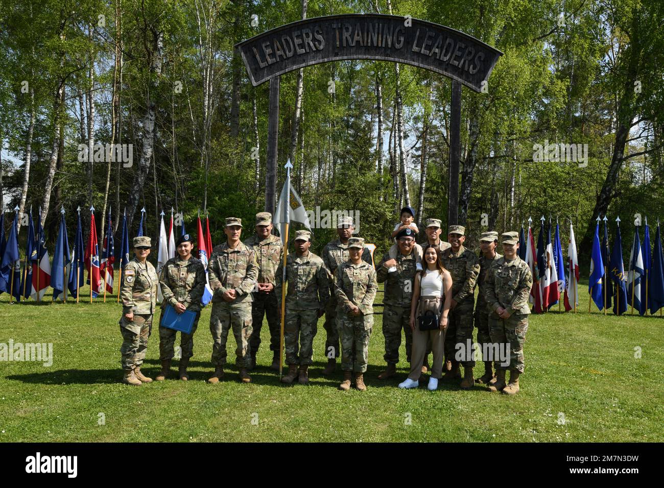 U.S. Soldiers assigned to 106th Financial Management Support Unit ...