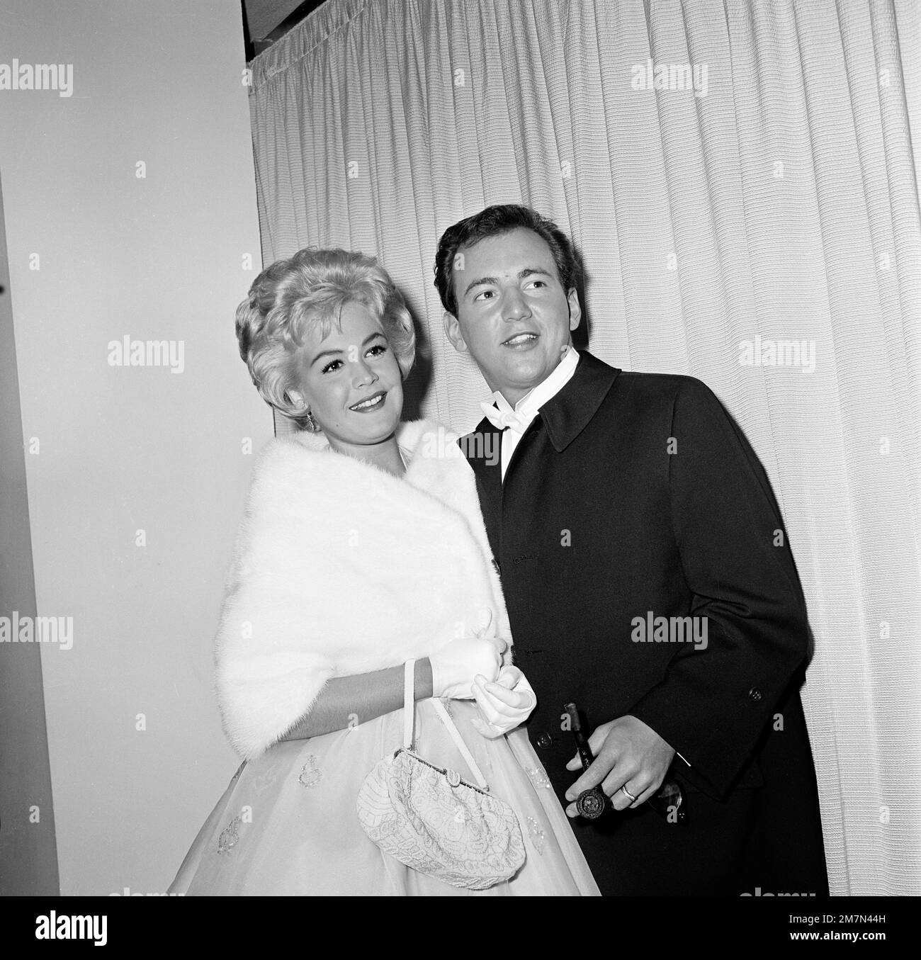 Newlyweds Sandra Dee and Bobby Darin arrive for the Academy Awards ...