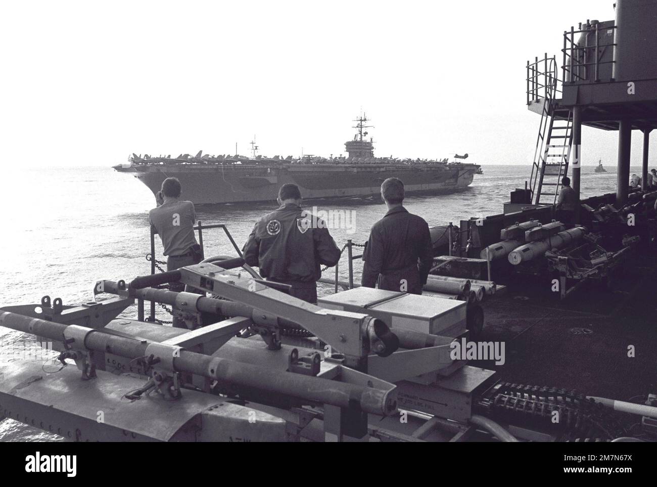 A port bow view of the nuclear-powered aircraft carrier USS NIMITZ (CVN ...