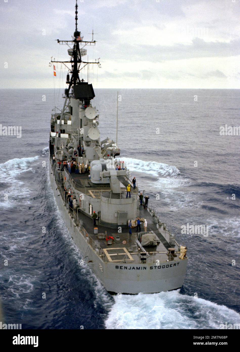 A stern view of the guided missile destroyer USS BENJAMIN STODDERT (DDG ...
